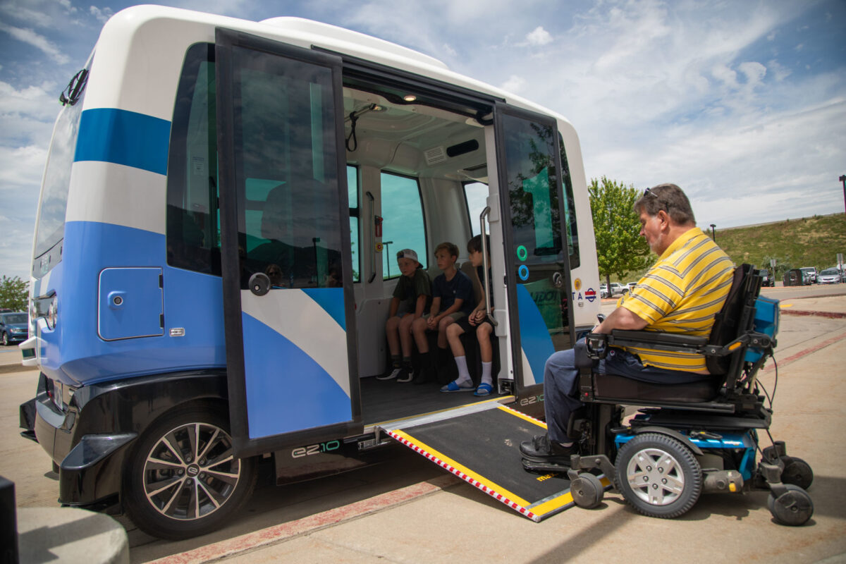 State’s driverless, robot shuttle debuts at Farmington’s Station Park ...
